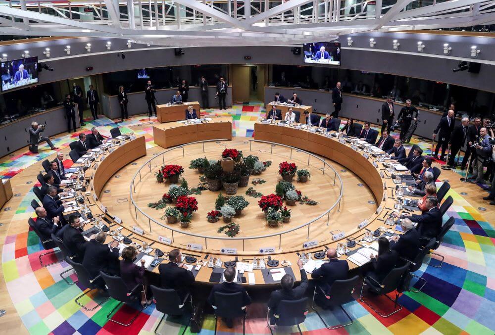 The resistible decline of the EU: Towards unconventional forms of ...